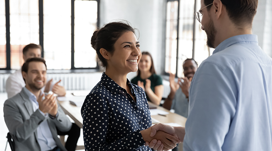 Reconocimiento a empleados: 10 formas de reconocer el trabajo de tu equipo