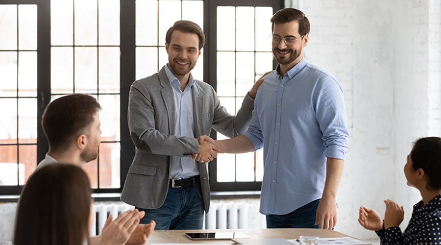 Reconocimiento a empleados: 10 formas de reconocer el trabajo de tu equipo